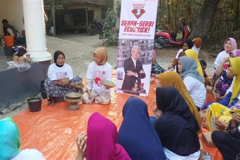 Relawan Sosialisasikan Ganjar Pranowo Lewat Serba Serbi Ecobrick