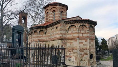 OBRNUTI KRST I PENTAGRAM NA SVETINJI SPC Oskrnavljena Crkva Uspenja
