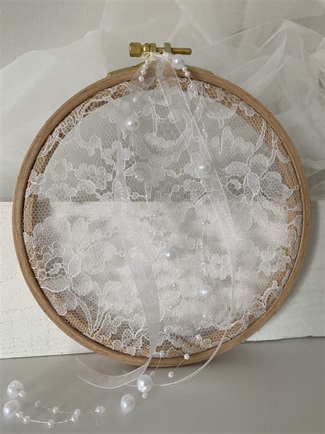 Porte Alliances Tambour Dentelle Avec Pompon Fleur Tulle Mariage