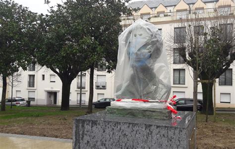 La Roche sur Yon Tout juste inaugurée la statue de Simone Veil taguée