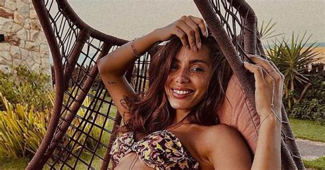 Anitta Exibe Barriga Definida Em Foto De Biqu Ni Mas Detalhe No