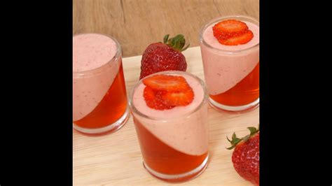 Esta mousse de fresa con gelatina tiene una presentación muy particular