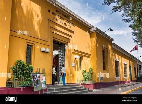 Entrada al Museo Nacional de Arqueología Antropología e Historia del