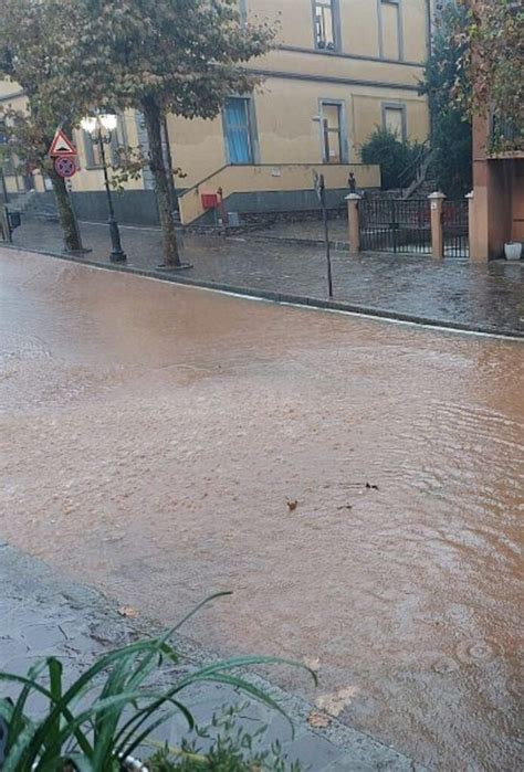 Nubifragio All Isola D Elba Allagamenti Persone Bloccate In Casa
