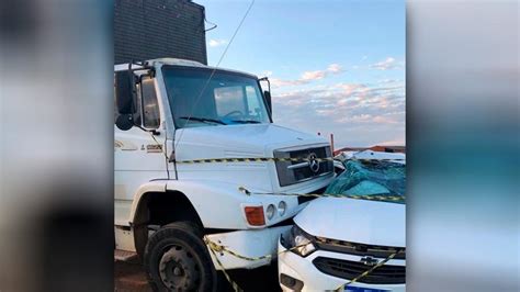 Colisão entre carro e caminhão deixa uma vítima fatal na BR 262 no