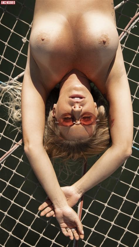 Antonela Avellaneda Nuda 30 Anni In Playboy Magazine Portugal