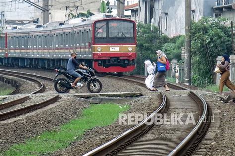 Pemkab Kediri Pasang Palang Pintu Perlintasan Kereta Api Di Ngadiluwih