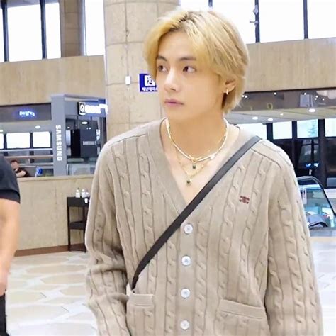 Pin By Novika Vikaa On Taehyung BTS Video Taehyung Kim Taehyung