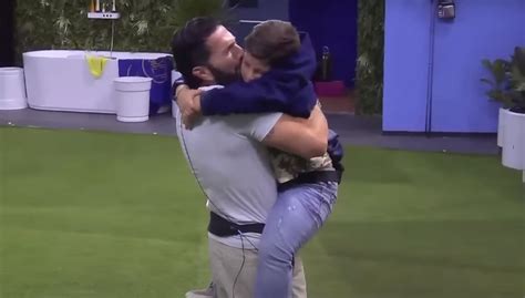 Poncho De Nigris Rompe En Llanto Al Ver A Su Hijo En La Casa