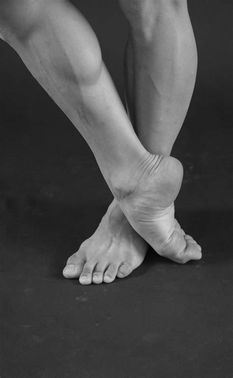Feet에 있는 Simona C 님의 핀 포즈 참조 신체상 인체