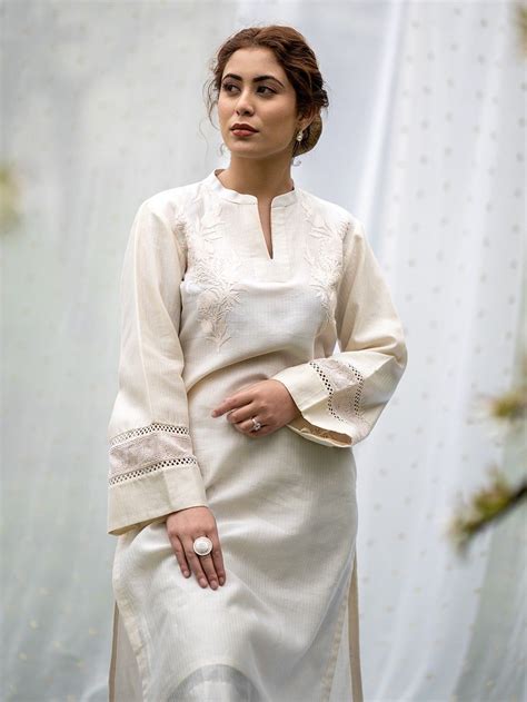 Buy Ivory Hand Embroidered Chanderi Silk Kurta With Pants Set Of 2
