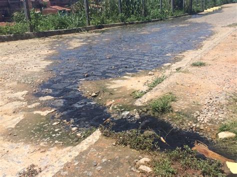 G1 Moradores convivem esgoto a céu aberto em residencial em