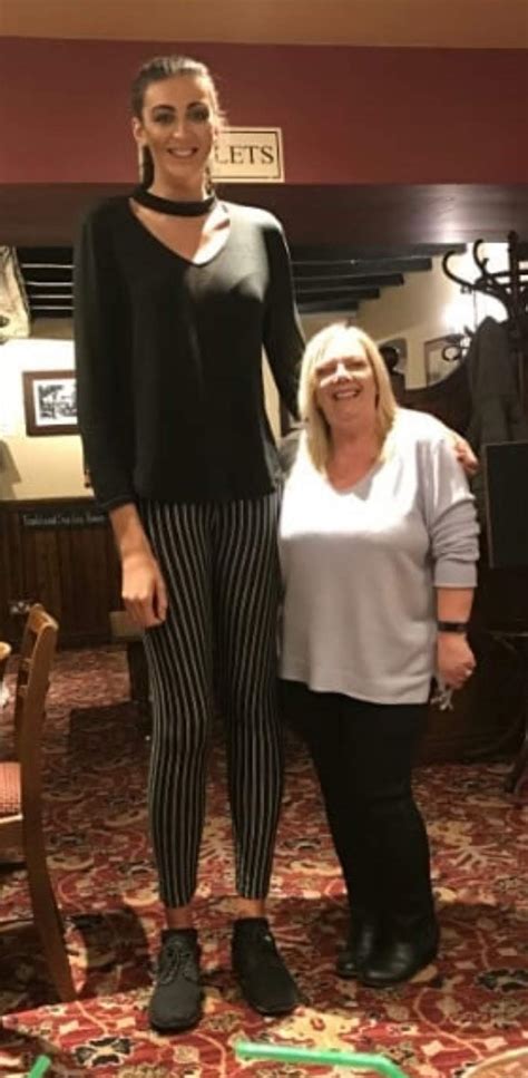 Britain S Tallest Woman Scrolller