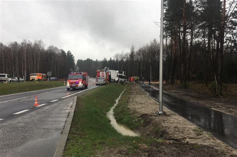 Wypadek w Komorowie nie żyją dwie osoby