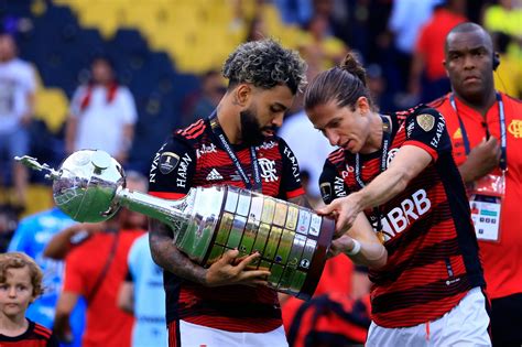 Vídeo resgata Gabigol cobrando capitania a Filipe Luís
