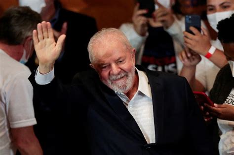 Pesquisa Ipec Lula tem 44 das intenções de voto e Bolsonaro soma 32