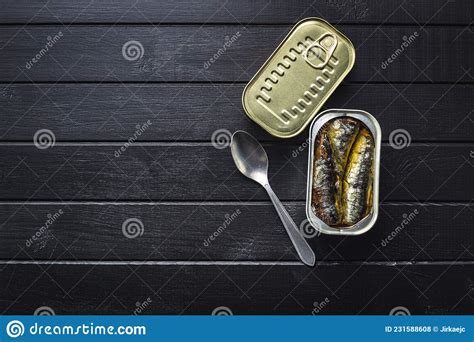 Sardinha Enlatada Peixe Mar Na Lata De Estanho Foto De Stock Imagem