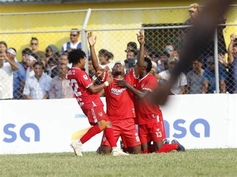 Real Sociedad remonta con épica en el 93 y manda al Honduras Progreso