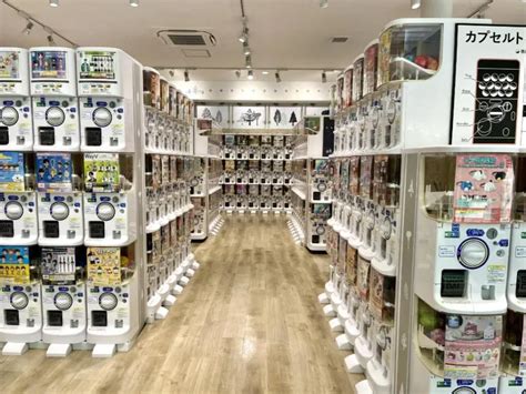 ガチャガチャの森 梅田茶屋町店が新規オープンカプセルトイが2400台並ぶカプセルトイの大型店舗が誕生 TOKKトック大阪京都神戸
