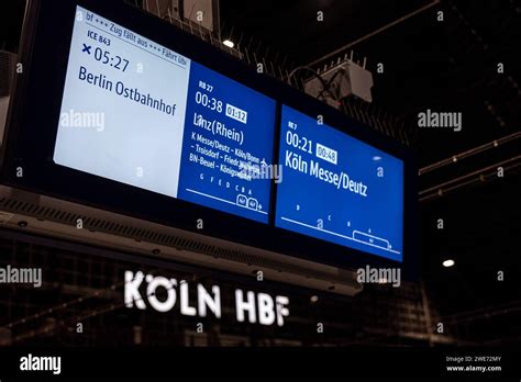 Zug fällt aus Informationstafeln weisen auf den Streik und den