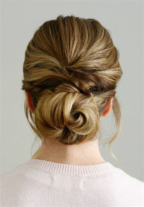 Essayez le chignon facile à faire avec notre galerie de photos et de