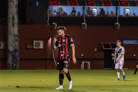 Atacante do Vitória é um dos maiores artilheiros da Série B na era de