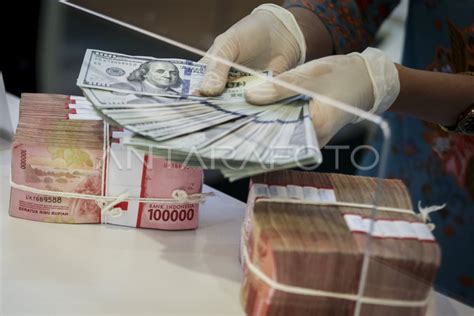 NILAI TUKAR RUPIAH MELEMAH ANTARA Foto