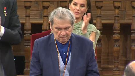 El Rey Felipe VI Entrega Al Poeta Venezolano Rafael Cadenas El Premio
