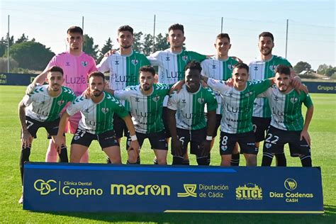 El Antequera termina la primera vuelta como líder de su grupo en