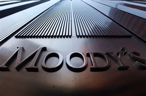 Las rebajas de calificación de Moody s provocan la caída de las