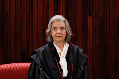 Ao vivo Cármen Lúcia toma posse como presidente do TSE