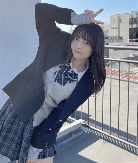 画像17歳スレンダー巨乳美少女JKさんサンタコスを披露