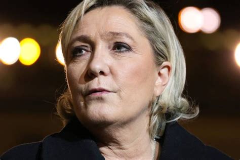Pour la première fois Marine Le Pen arrive en tête dun sondage de