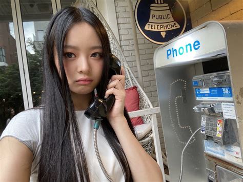 NewJeans Loops on Twitter 221112 phoning photos update 뉴진스