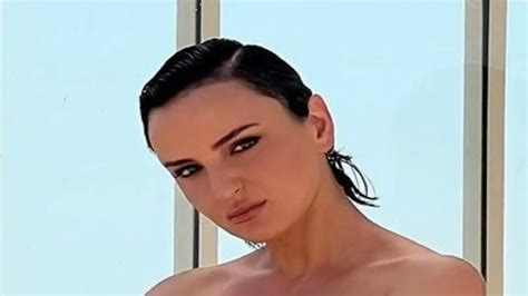 Arisa Posa Nuda Su Instagram Valuto Proposte Di Matrimonio