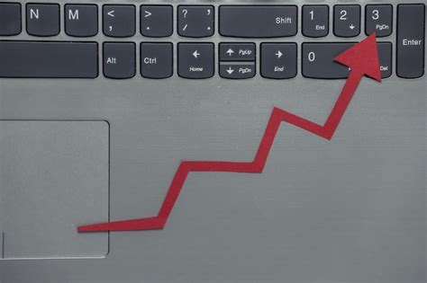 Comercio en línea comercio teclado de computadora portátil con flecha