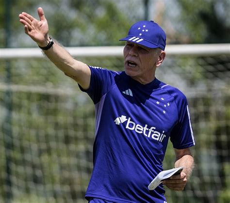 Na Estreia De Autuori Fortaleza E Cruzeiro Travam Duelo Atrasado Do