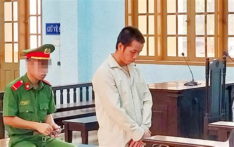 Cha dượng nhiều lần hiếp dâm con riêng của vợ lãnh án 20 năm tù Báo
