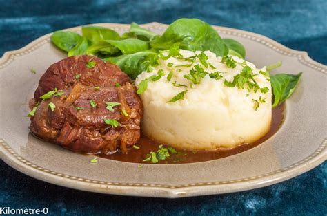 Joues de porc à la bière purée de pommes de terre et céleri boule