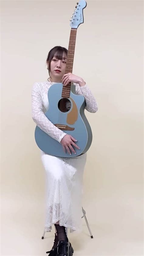 須田亜香里さんのインスタグラム動画 須田亜香里Instagram 発売中の アコギ弾き語りビギナーズブック オフショット 巻頭6