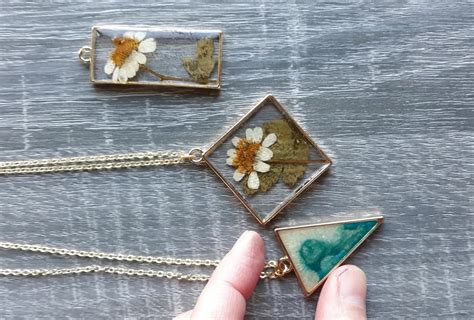 How To Make Resin Jewelry 8 Step Complete Guide Skillshare Blog