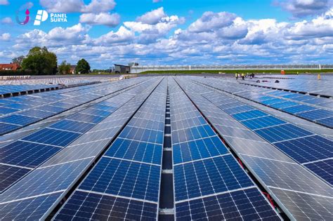 Panel Surya Mengubah Energi Matahari Menjadi Listrik