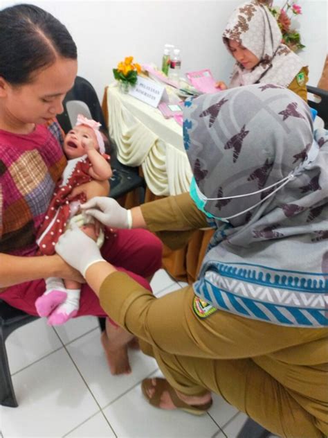 Pelayanan Imunisasi Di Posyandu Kemala Puskesmas Baloi Permai