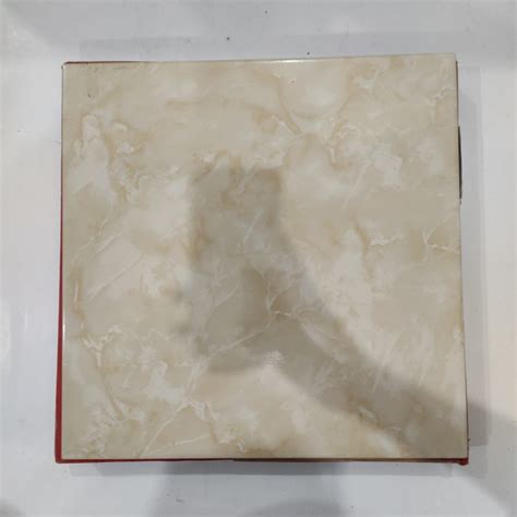 Jual 40 CM X 40 CM ARWANA 7711 KERAMIK LANTAI 40 CM X 40 CM CREAM