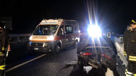 Incidente Mortale Sulla Troina Catania Scontro Frontale Tra Auto