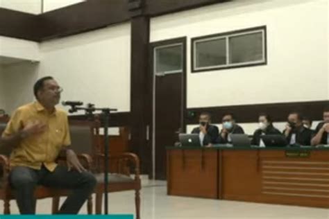 Luhut Pandjaitan Hadiri Sidang Haris Azhar Dan Fatia Di PN Jaktim
