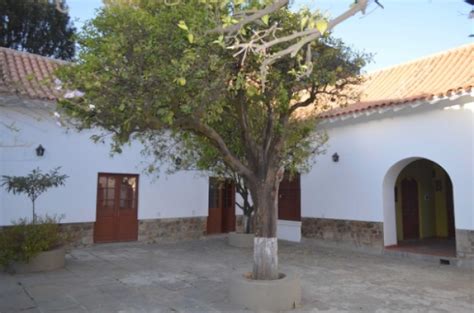 Gobernación de Tarija realiza el mantenimiento del Archivo Histórico