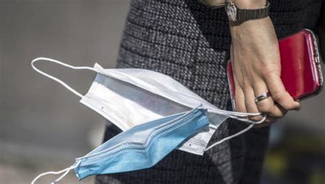 Covid Le Mascherine All Aperto Servono Davvero La Repubblica
