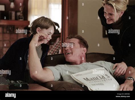 COLLATERAL DAMAGE 2002 Warner Film With Arnold Schwarzenegger Stock