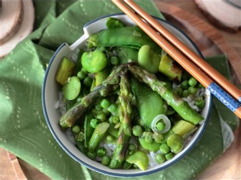 Wok de légumes printaniers pois gourmands petits pois asperges et